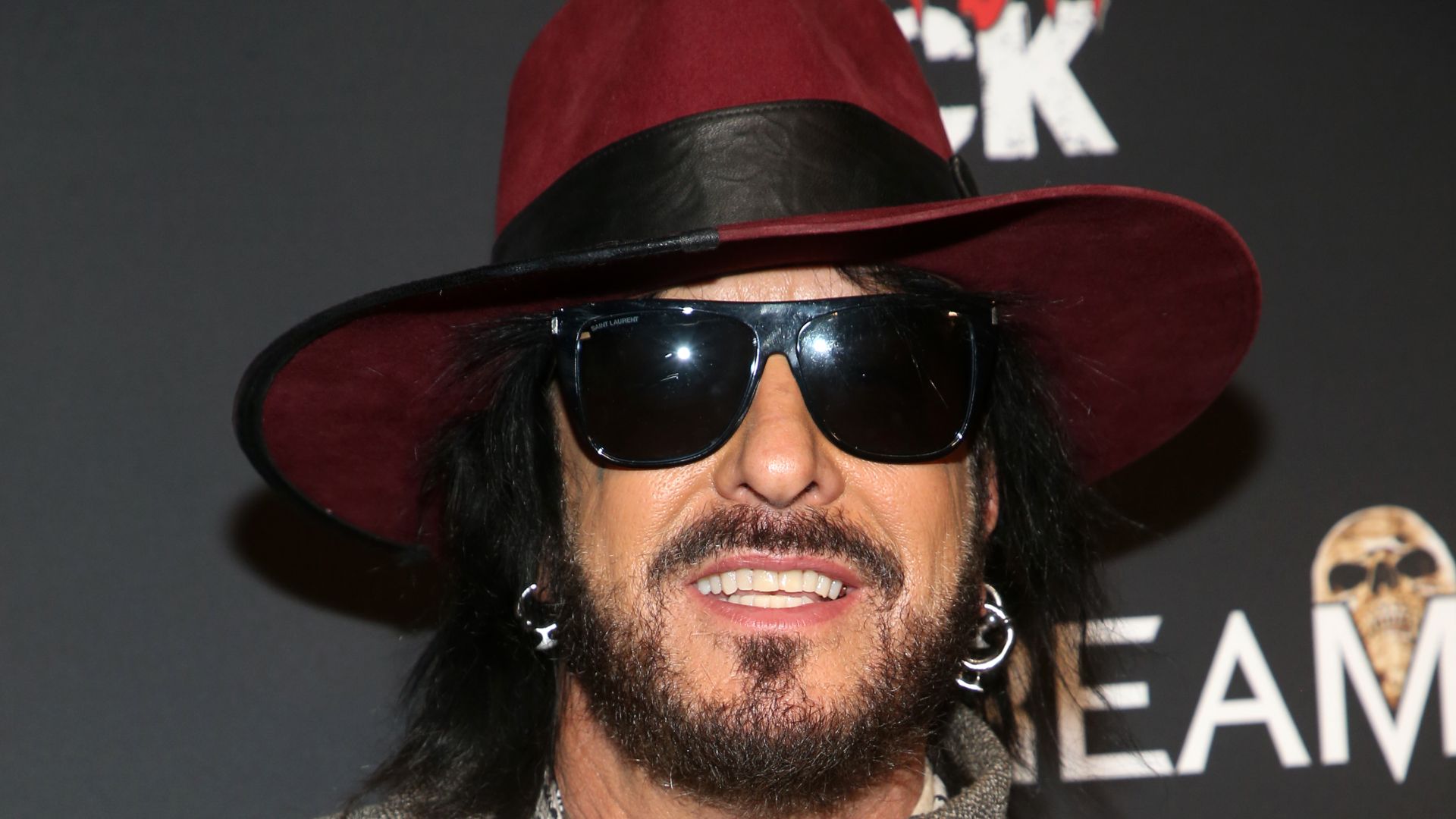 Un somptueux manoir à 6,9M$ pour Nikki Sixx - Buzznews