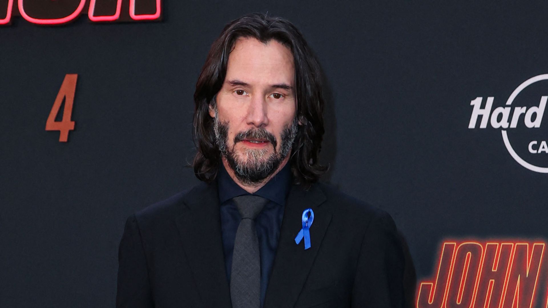 Keanu Reeves retrouve son premier amour! - Buzznews