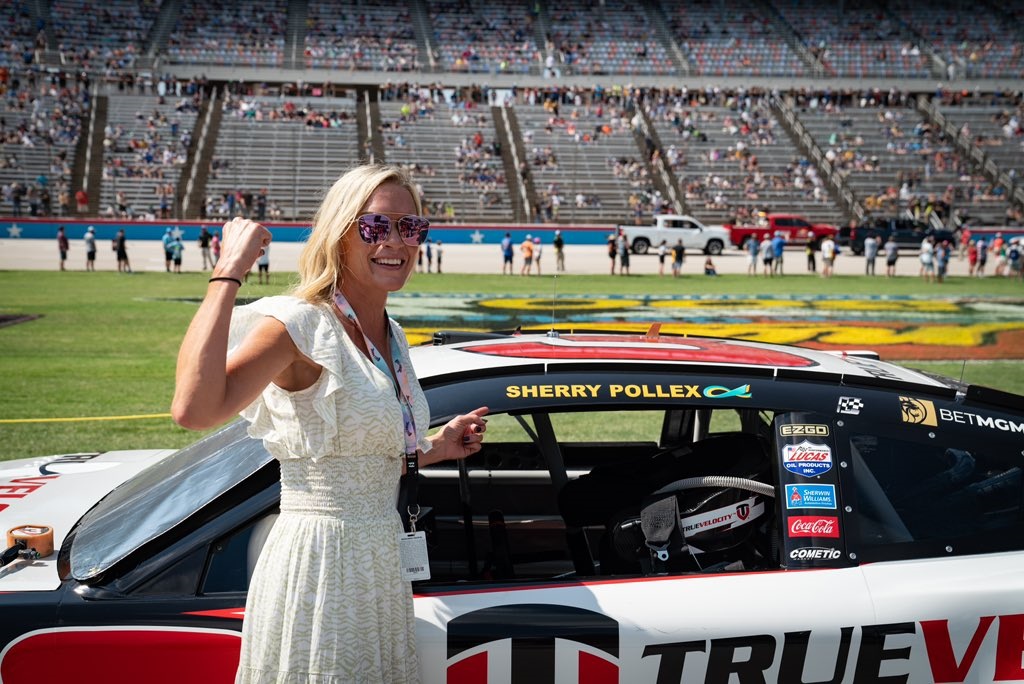 La star de NASCAR et philanthrope Sherry Pollex meurt à 44 ans - Page ...